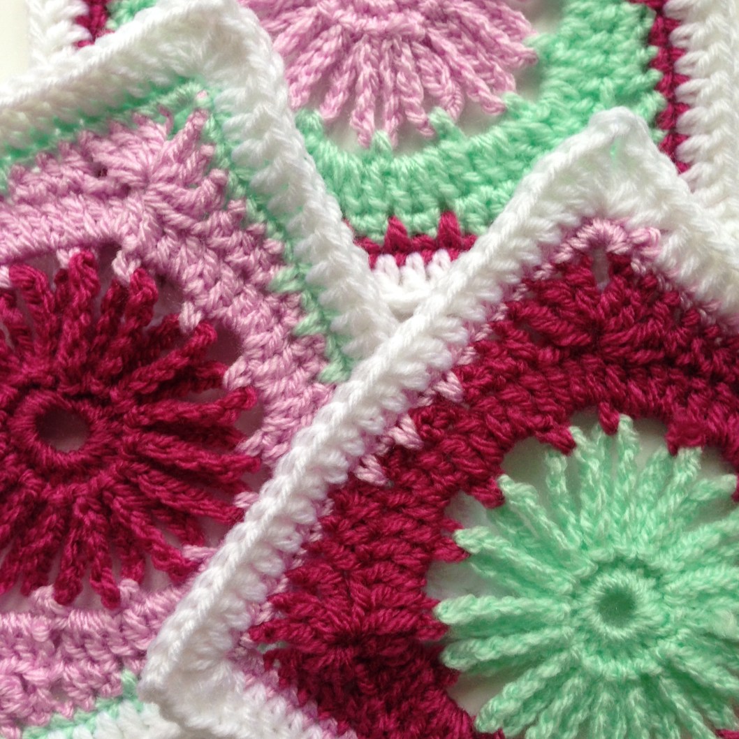 Delicate Daisy Square pattern | crochetime